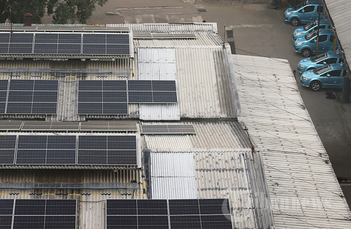 Blue Bird Pasang PLTS di Atap Kantor Kapasitas 215.6 kWp, Foto 2 ...