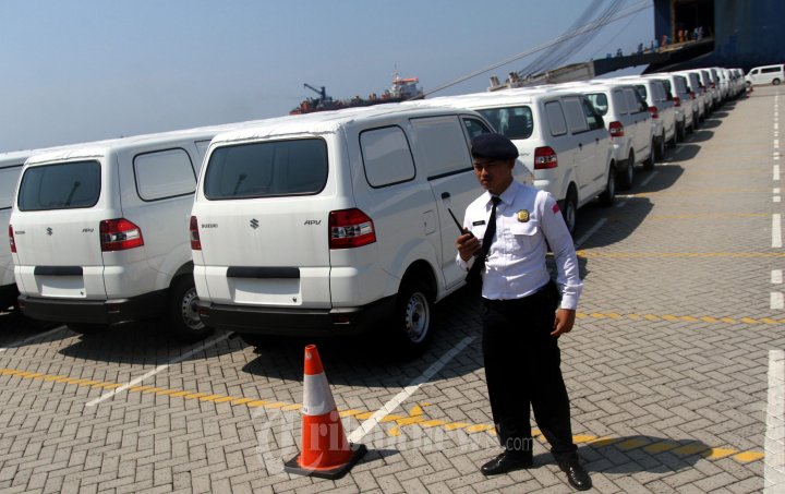 Bongkar Muat Mobil di Car Terminal Tangjung Priok, Foto 5 #1623981 ...