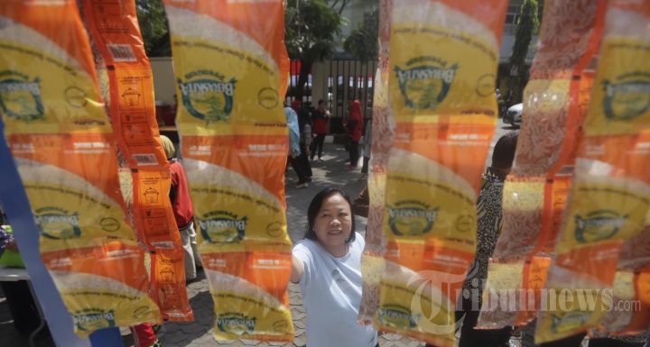 BULOG Perkenalkan Beras Kemasan Sachet , Foto 3 #1760379 - TribunNews.com