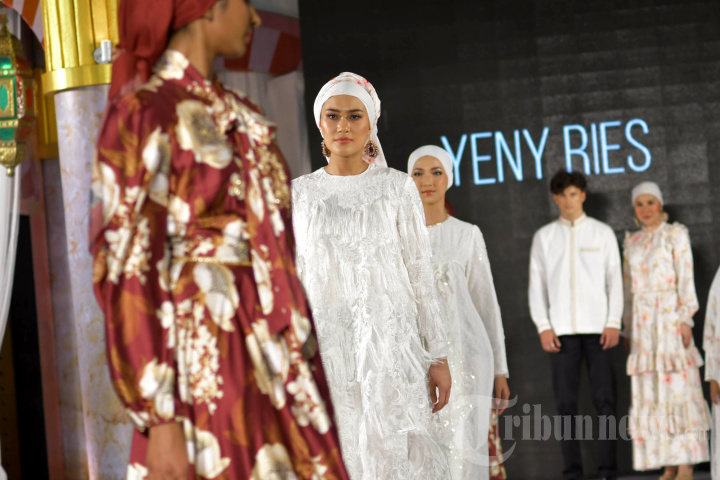 Bunga yang Indah di Kota Paris Ala Yeny Ries dalam Mufway 2023, Foto 7 ...