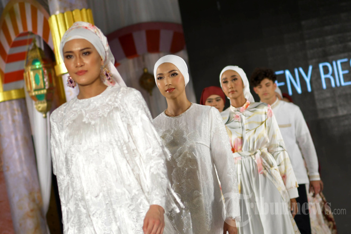 Bunga yang Indah di Kota Paris Ala Yeny Ries dalam Mufway 2023, Foto 10 ...