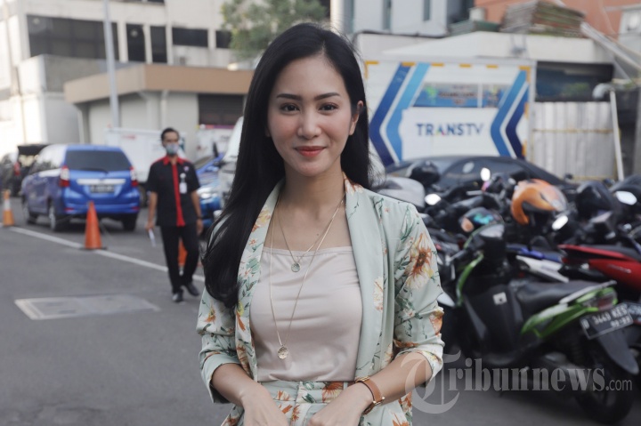 Bunga Zainal Geram Disebut Mirip Artis Film Panas, Foto 2 #1856228 - TribunNews.com