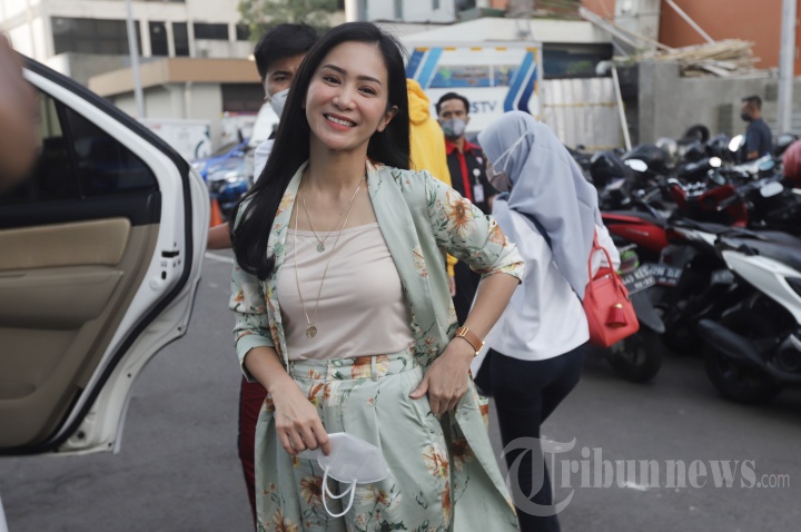 Bunga Zainal Geram Disebut Mirip Artis Film Panas, Foto 3 #1856229 - TribunNews.com
