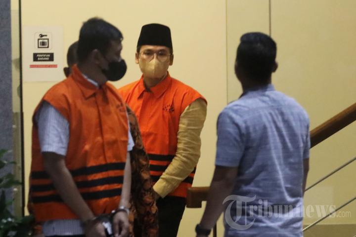 Bupati Bangkalan Abdul Latif Amin Imron Ditahan KPK, Foto 9 #1949297 ... Bupati Bangkalan Abdul Latif Amin Imron Ditahan KPK, Foto 9 #1949297 ...