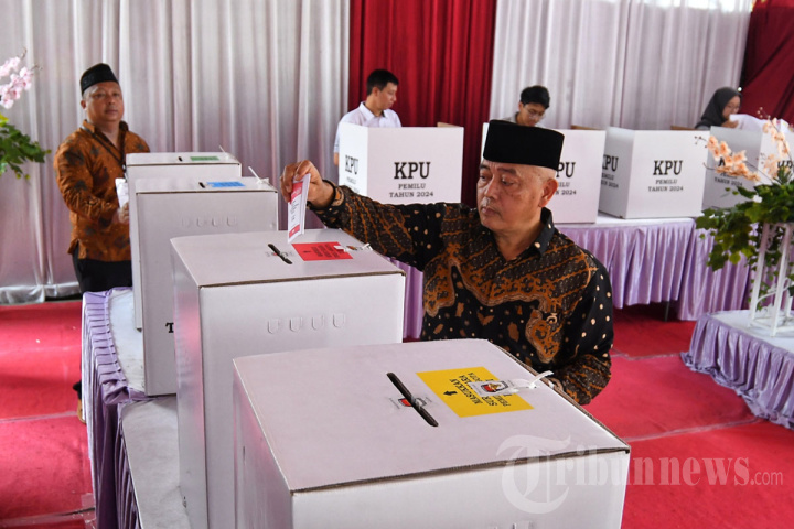 Bupati Malang Gunakan Hak Pilih di Pemilu 2024, Foto 1 #1990580 - TribunNews.com