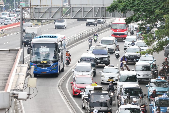 Bus APTB Masuk Jalur Busway, Foto 2 #1653899 - TribunNews.com