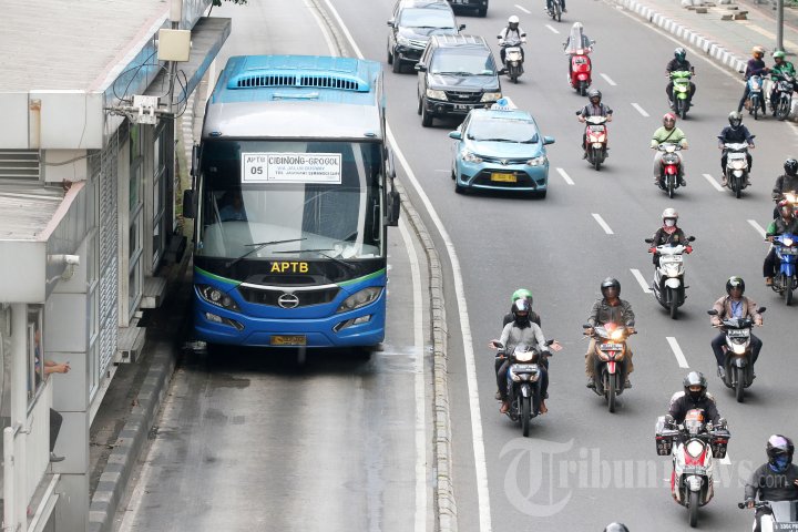 Bus APTB Masuk Jalur Busway, Foto 6 #1653903 - TribunNews.com