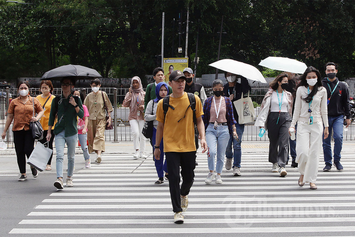 Cuaca Panas Jakarta di Tengah Musim Hujan, Foto 4 #1986563 - TribunNews.com