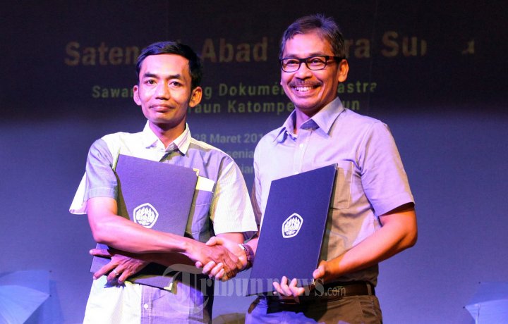 Dadan Sutisna dan Yuyu Yuhana MoU Data Sastra Sunda Digital, Foto 1 ...