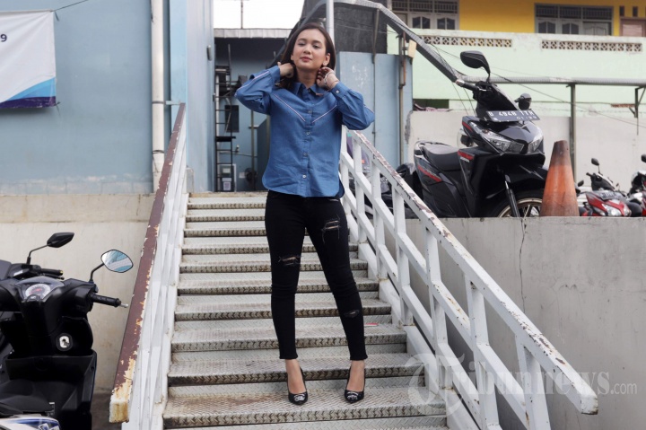 Dea Annisa Fokus Pada Karir, Foto 1 #1857378 - TribunNews.com