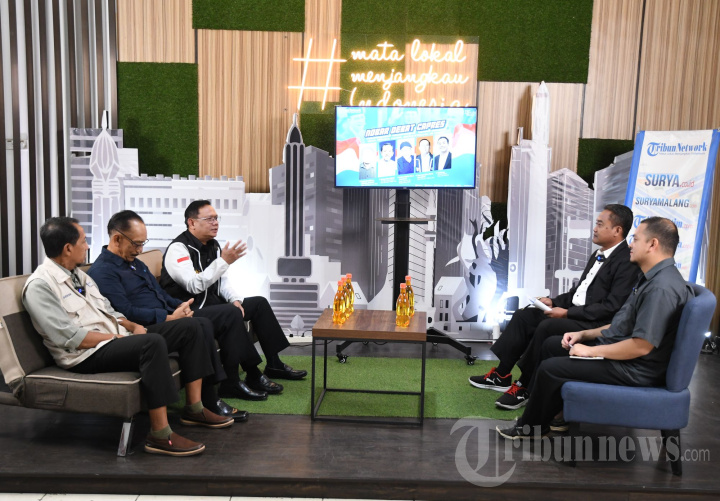 Debat Pendukung Capres 2024 di Ruang Redaksi SURYA, Foto 1 #1987605 ...