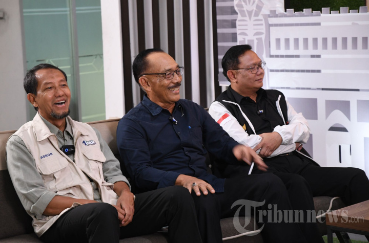 Debat Pendukung Capres 2024 di Ruang Redaksi SURYA, Foto 2 #1987606 ...