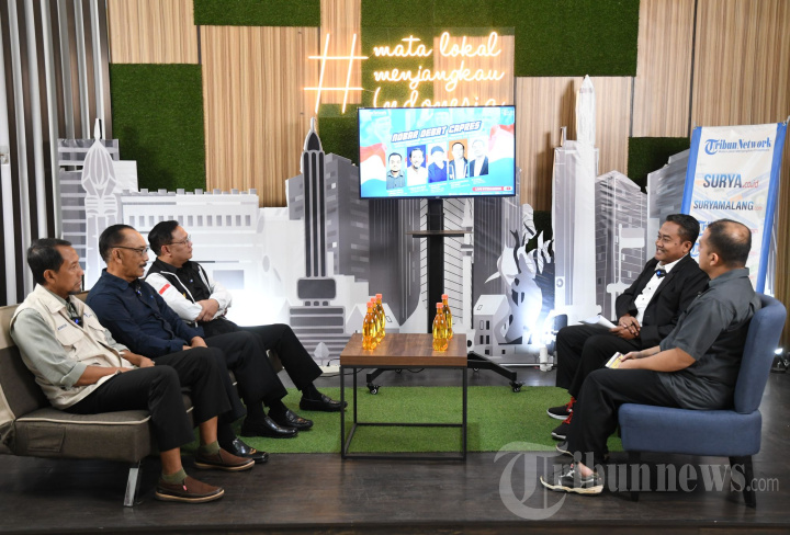 Debat Pendukung Capres 2024 di Ruang Redaksi SURYA, Foto 4 #1987608 ...