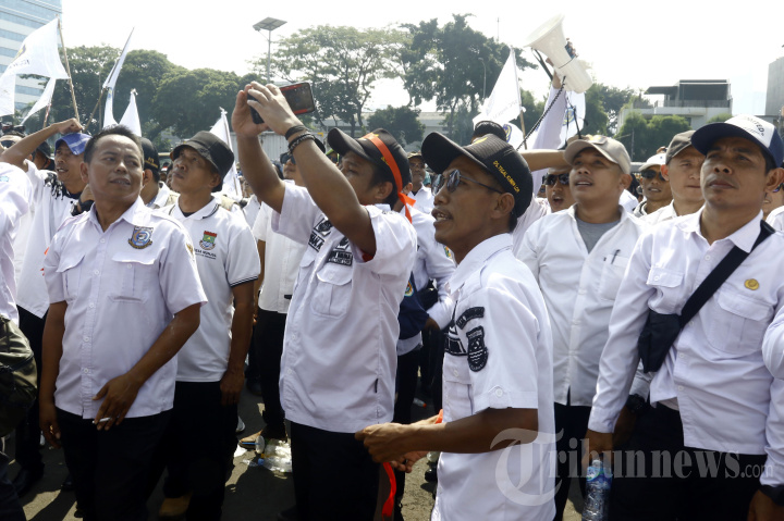 Demo Apdesi Tuntut 10 Persen APBN untuk Dana Desa, Foto 10 #1970835 - TribunNews.com