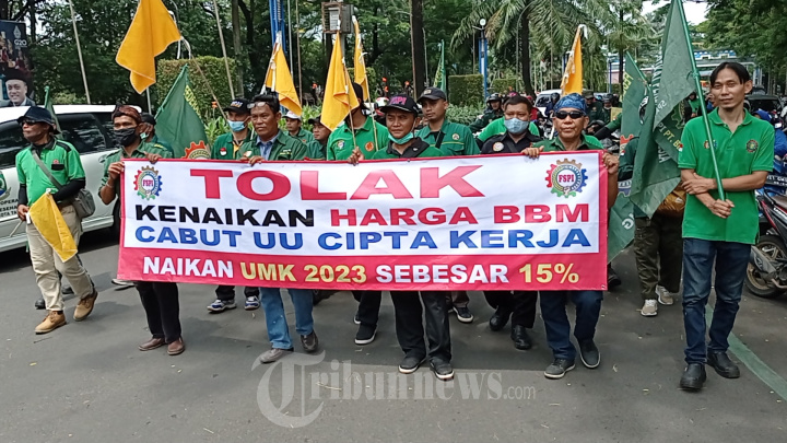 Demo Buruh dan Mahasiswa Tolak Kenaikan Harga BBM, Foto 6 #1939012 - TribunNews.com