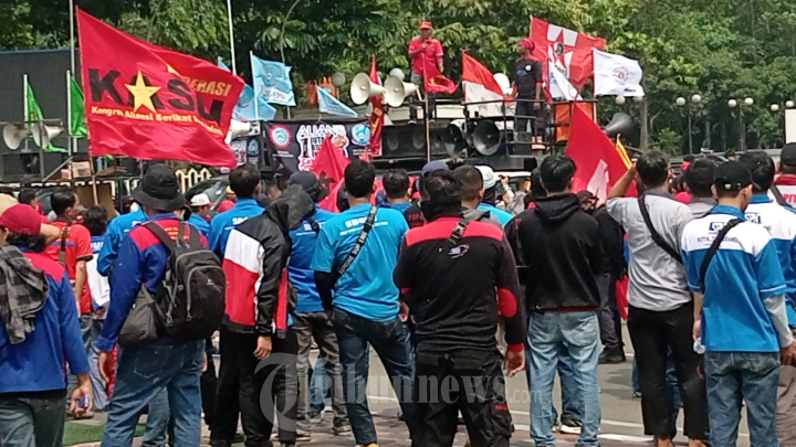 Demo Buruh dan Mahasiswa Tolak Kenaikan Harga BBM, Foto 10 #1939017 - TribunNews.com