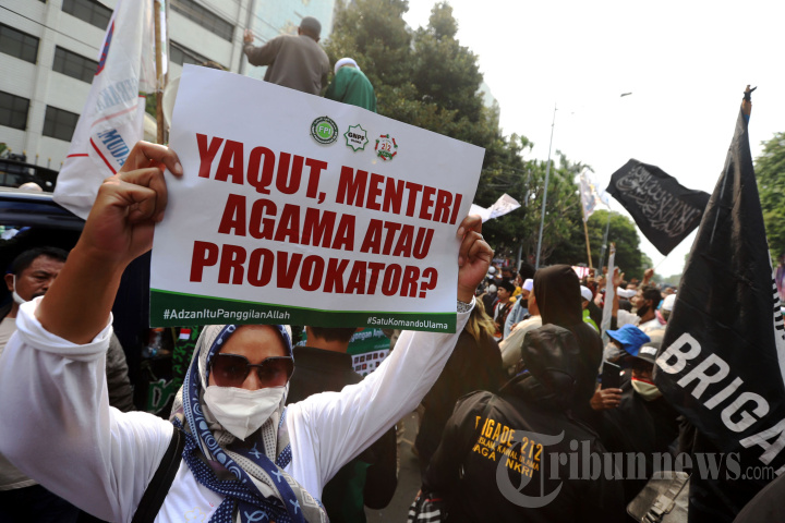 Demonstrasi di Depan Gedung Kemenag, Foto 8 #1915526 - TribunNews.com