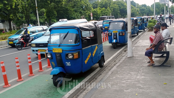 Deretan Bajaj Nekat Parkir di Jalur Sepeda, Foto 3 #1946360 ...