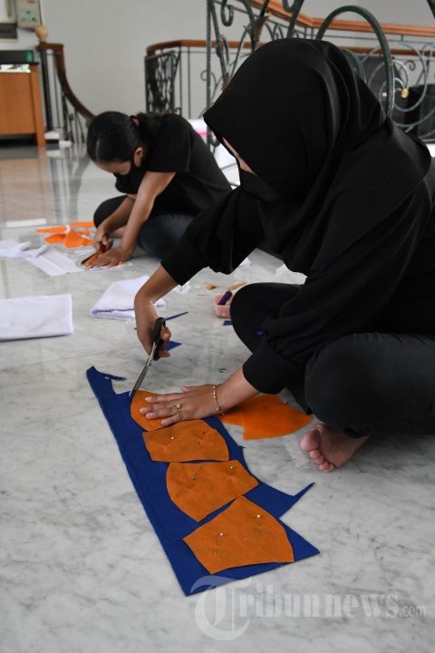 Desainer Catherine Njoo Produksi Baju APD dan Masker, Foto 1 #1841107 ...