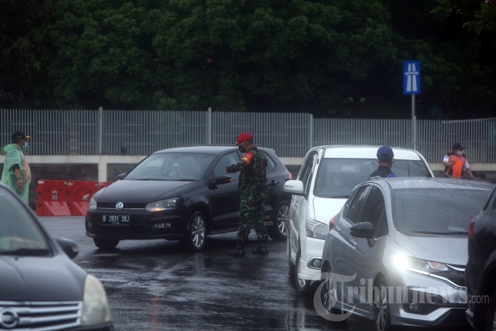 Dinas Kesehatan Rapid Tes Antigen di Pintu Tol Baros 1 Cimahi, Foto 3 ...