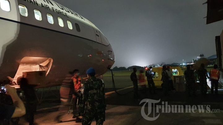 Distribusi APD dan Masker Bagi Tenaga Medis Covid-19 di Daerah, Foto 2 ...