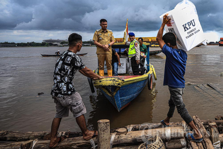 Distribusi Logistik Pemilu 2024 di Palembang, Foto 3 #1990528 ...