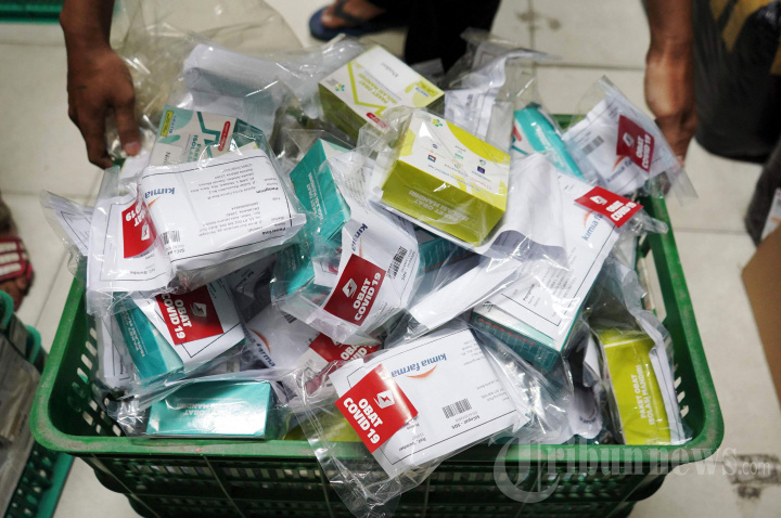Distribusi Paket Obat Gratis untuk Pasien Covid-19 Isolasi Mandiri ...