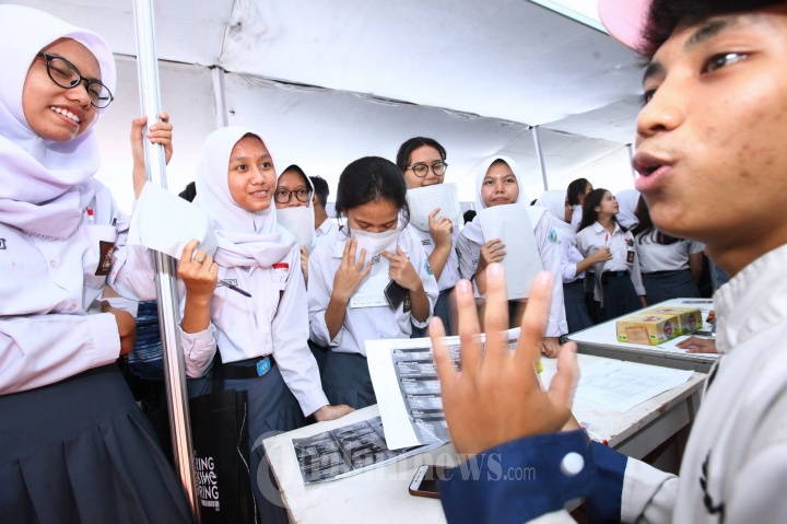Education Expo 2019 Perguruan Tinggi di SMAN 20 Bandung, Foto 4 ...