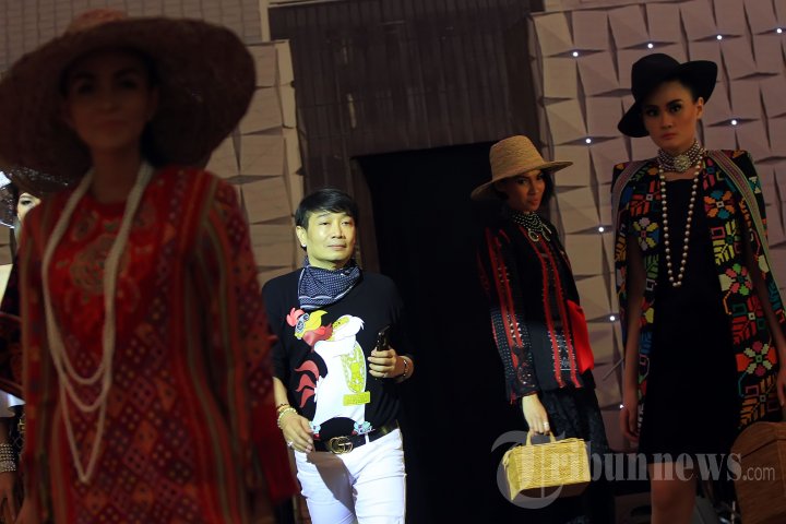 Fashion Show Karya Adjie Notonegoro, Foto 1 #1615908 - TribunNews.com