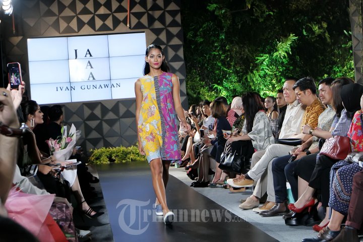 Fashion Show Karya Ivan Gunawan, Foto 6 #1617136 - TribunNews.com