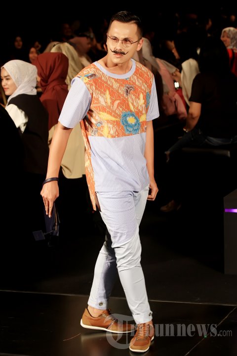 Fashion Show Karya Ivan Gunawan, Foto 2 #1642736 - TribunNews.com