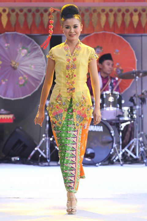 Fashion Show Pakaian Adat Budaya Betawi, Foto 4 #1412281 - TribunNews.com