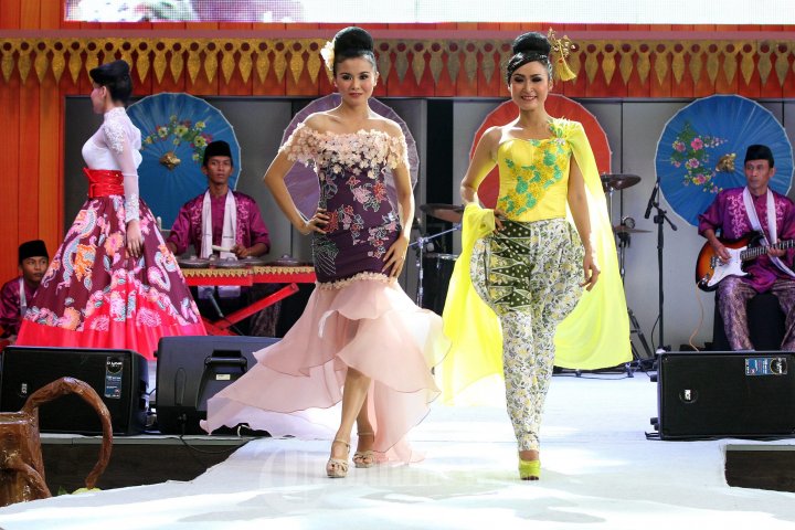 Fashion Show Pakaian Adat Budaya Betawi, Foto 9 #1412331 - TribunNews.com