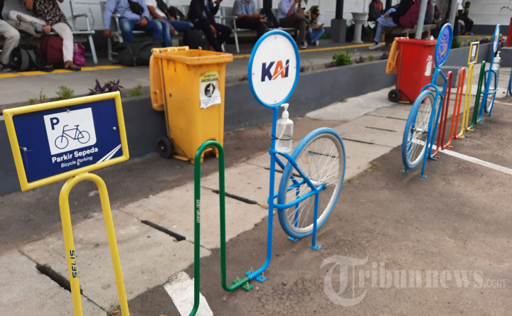 Fasilitas Parkir Sepeda di Stasiun Senen, Foto 1 #1883944 - TribunNews.com