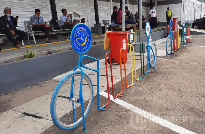 Fasilitas Parkir Sepeda di Stasiun Senen, Foto 3 #1883946 - TribunNews.com