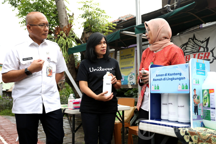 Fasilitas Refill Station Di Bank Sampah, Foto 1 #1960677 - TribunNews.com