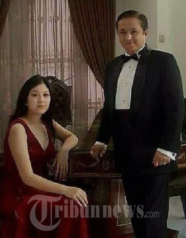 Ferry Juan dan Zarima Mirafsur Hadiri Graduation Niquita Juan, Foto 3 ...