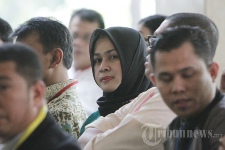 Gatot Pujo Nugroho dan Evy Susanti Diperiksa KPK, Foto 5 #1606119 - TribunNews.com