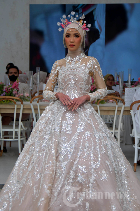 Gaun Pengantin Simpel Modern Karya Desainer Catherine Wong, Foto 3 #1937214 - TribunNews.com