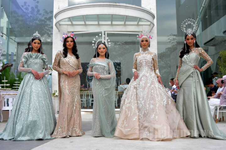 Gaun Pengantin Simpel Modern Karya Desainer Catherine Wong, Foto 10 #1937221 - TribunNews.com
