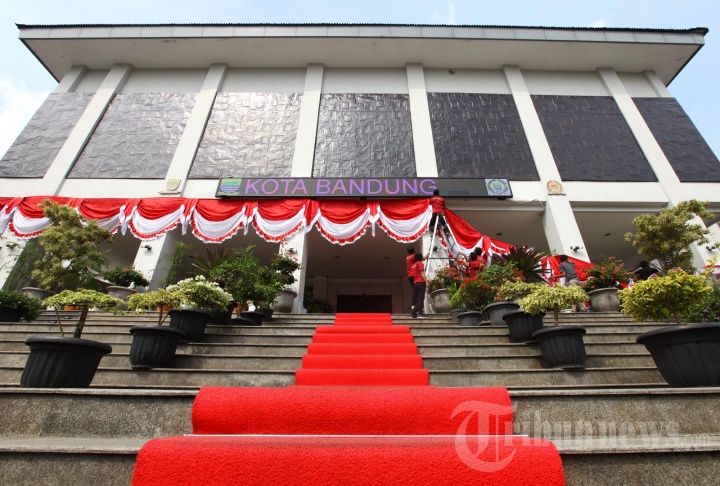 Gedung DPRD Kota Bandung Dihiasi Bendera Merah Putih, Foto 2 #1853268 ...