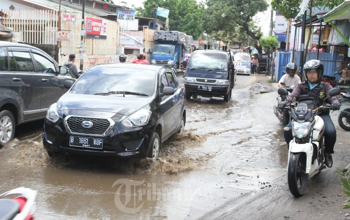 Genangan Air Pasca Banjir Ciledug, Foto 1 #1640617 - TribunNews.com