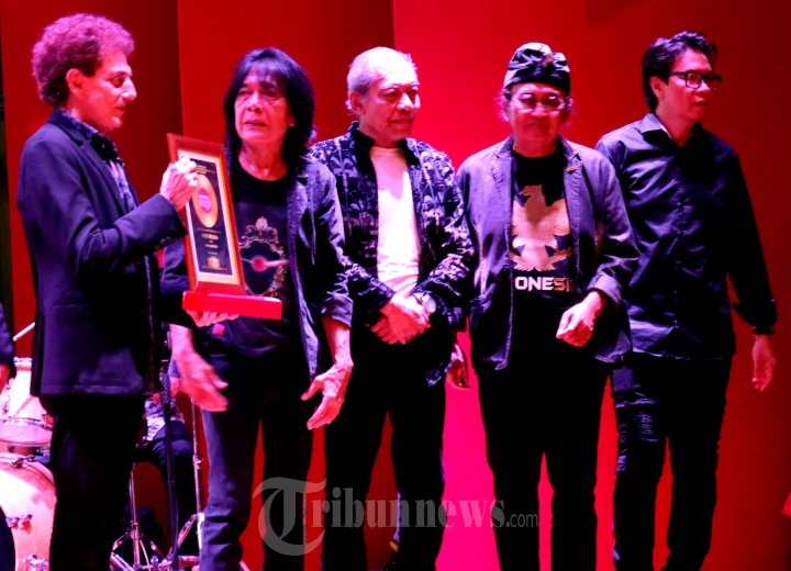 God Bless Band Legendaris Anugerah Bhakti Musik Indonesia 2020, Foto 8 ...