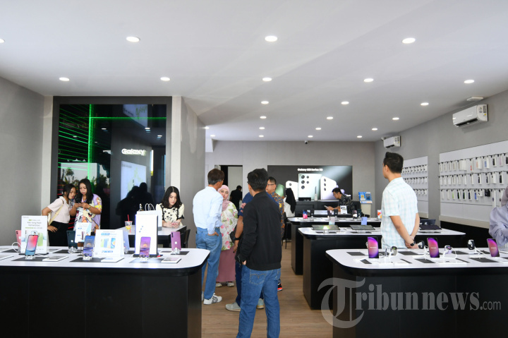 Grand Opening Samsung Premium Store Bumilindo Elpico Malang, Foto 3 #1971437 - TribunNews.com