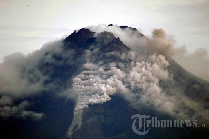 Gunung Merapi Kembali Meletus Semburkan Lava dan Awan Panas, Foto 3 ...