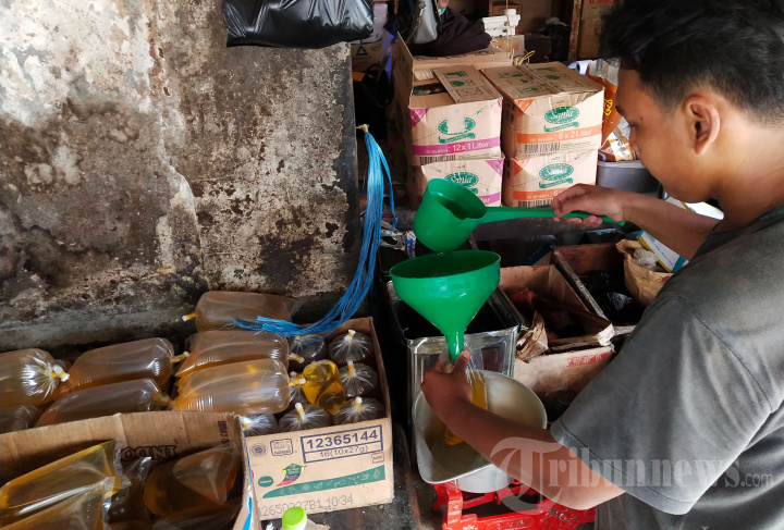 Harga Minyak Goreng Curah di Kota Bandung Masih Tinggi, Foto 1 #1905904 ... Harga Minyak Goreng Curah di Kota Bandung Masih Tinggi, Foto 1 #1905904 ...