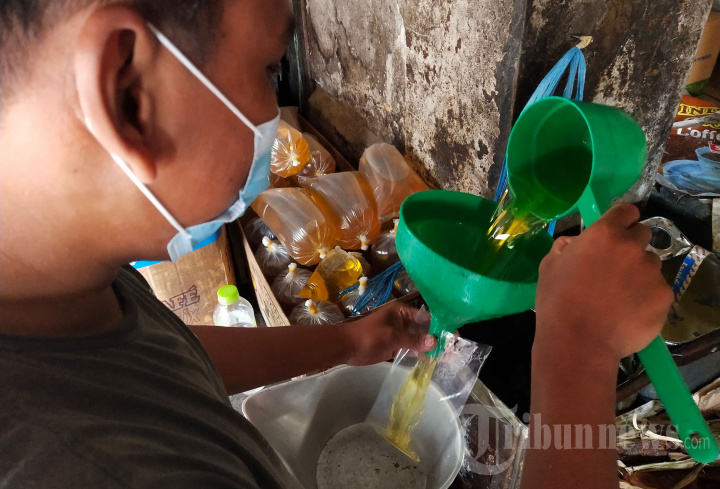 Harga Minyak Goreng Curah di Kota Bandung Masih Tinggi, Foto 2 #1905906 ... Harga Minyak Goreng Curah di Kota Bandung Masih Tinggi, Foto 2 #1905906 ...