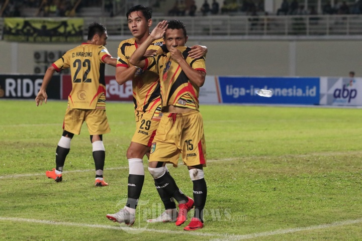 Hendra Adi Bayauw Selebrasi Ucai Cetak Bol, Foto 5 #1769872 ...