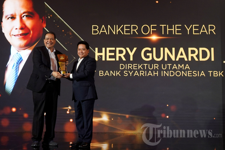 Hery Gunardi Raih Penghargaan Banker of The Year, Foto 1 #1905912 ...