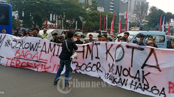 HMI Demo Tolak Kenaikan BBM, Foto 3 #1936355 - TribunNews.com